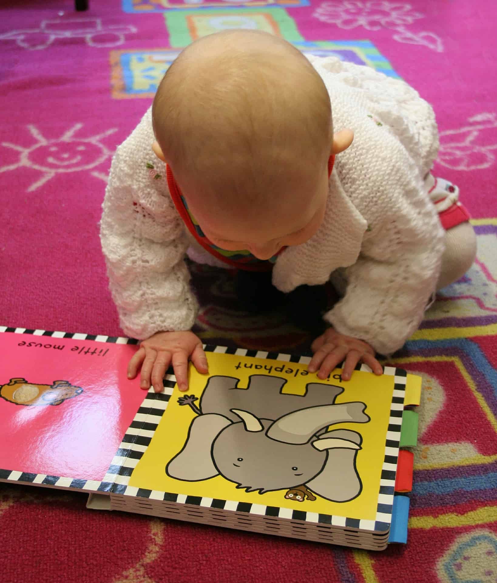 Reading to Babies | 5 Quick Tips About Reading to Your Baby